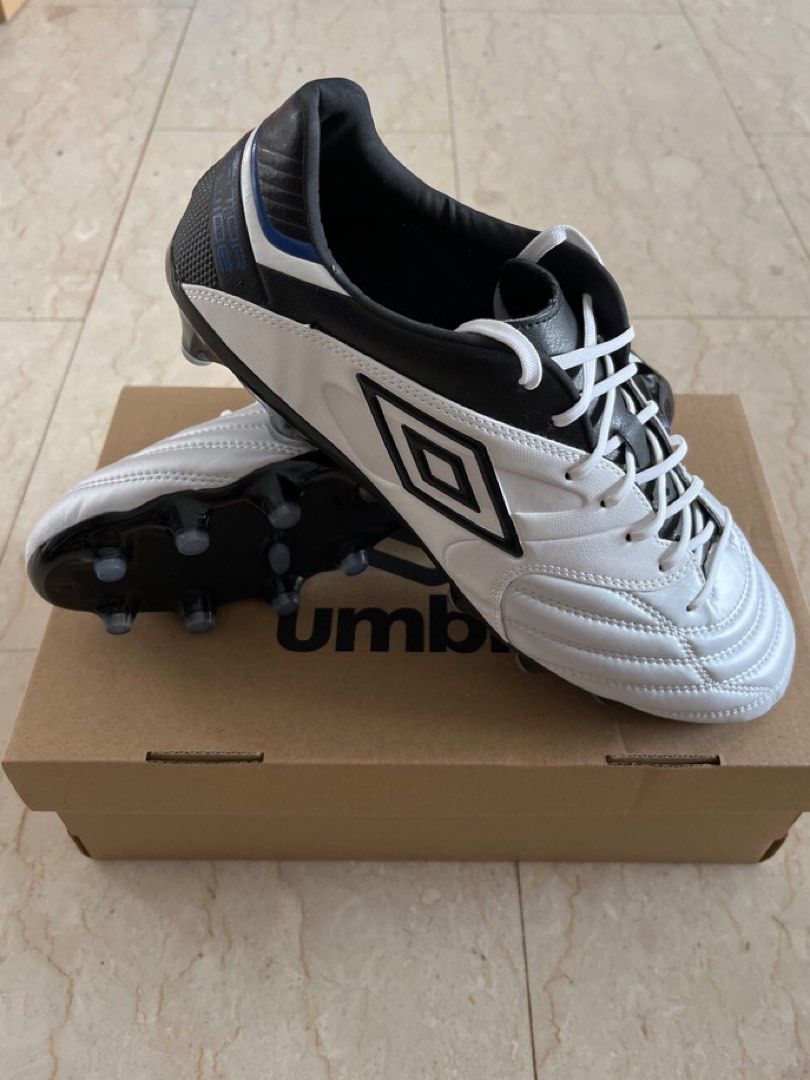 **Japan Exclusive Model** Brand New Umbro Accerator KTS Wide HG, Sports Equipment, Sports ...