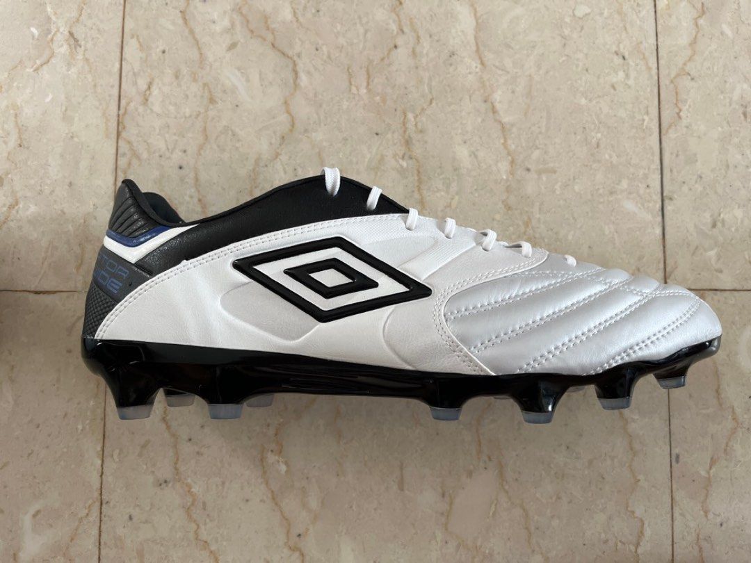 **Japan Exclusive Model** Brand New Umbro Accerator KTS Wide HG, Sports Equipment, Sports ...