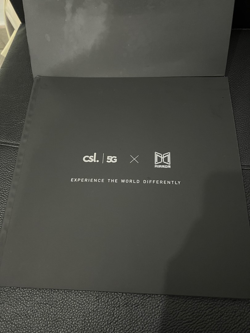 CSL mirror 紀念相册, 興趣及遊戲, 收藏品及紀念品, 明星周邊 - Carousell