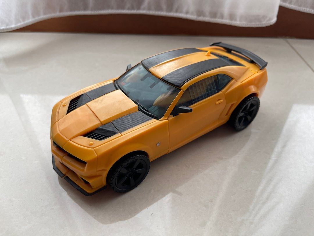 Hasbro Transformer Bumblebee Leader Class, Dark of the Moon, Hobbies ...