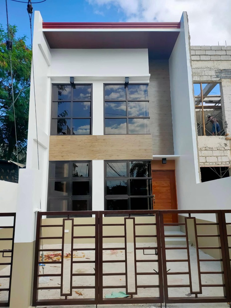 In House For Sale 4bdrms End Unit House and Lot inside bf resort ...