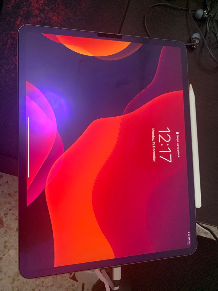 iPad pro 12.9 (4th Gen) with apple pen!, Mobile Phones & Gadgets, Tablets, iPad on Carousell
