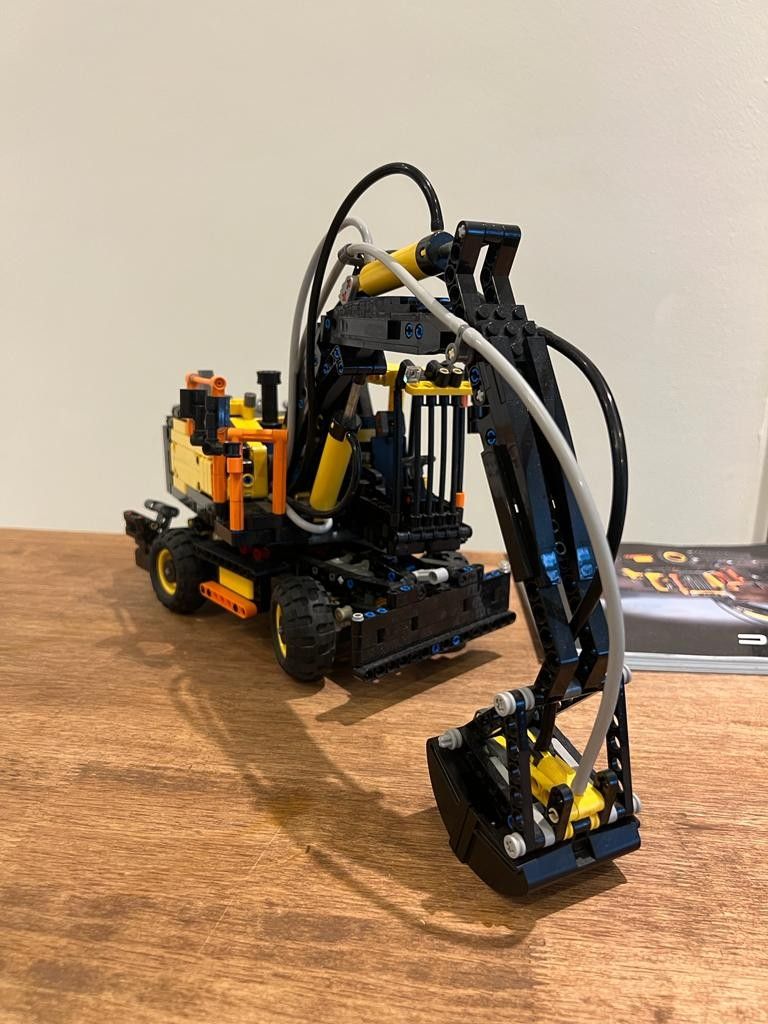 LEGO Technic 42053 Volvo EW160E Excavator, Hobbies & Toys, Toys & Games ...