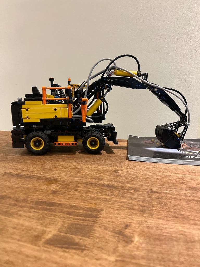 LEGO Technic 42053 Volvo EW160E Excavator, Hobbies & Toys, Toys & Games ...