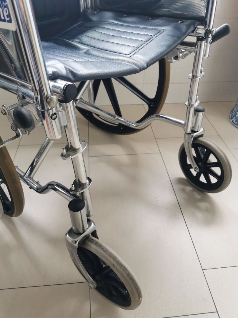 Life Line wheelchair missing detachable feet rest, Health & Nutrition ...