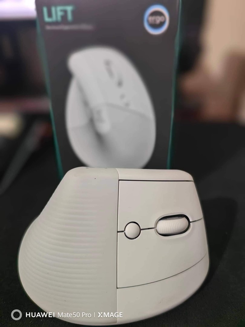Logitech Lift Vertical Ergonomic Mouse (Off-white / Pale Grey ...