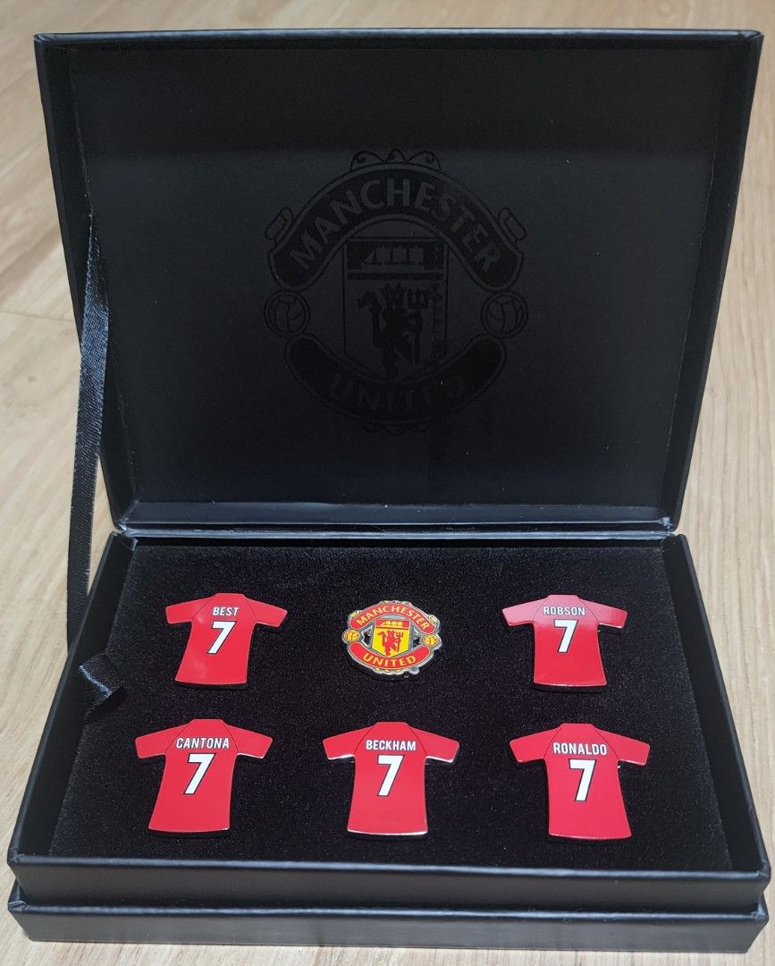Manchester United Magnificent 7's badge pin, Hobbies & Toys ...