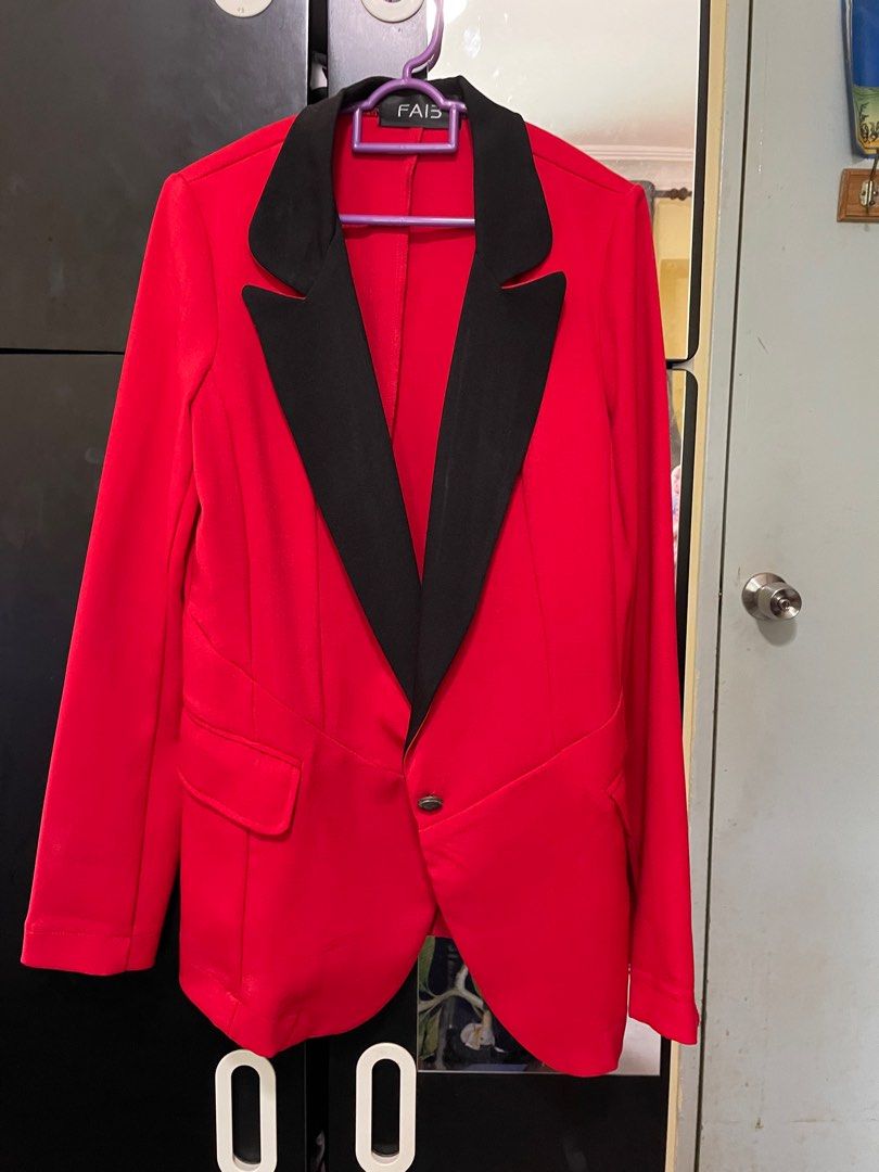 Maroon Blazer, Women's Fashion, Coats, Jackets and Outerwear on Carousell