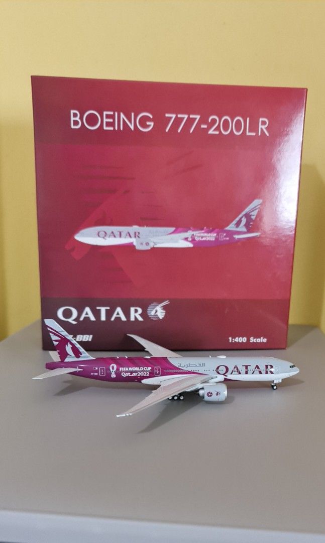 Phoenix Models 1:400 Qatar Airways Boeing 777-200LR "FIFA World Cup ...