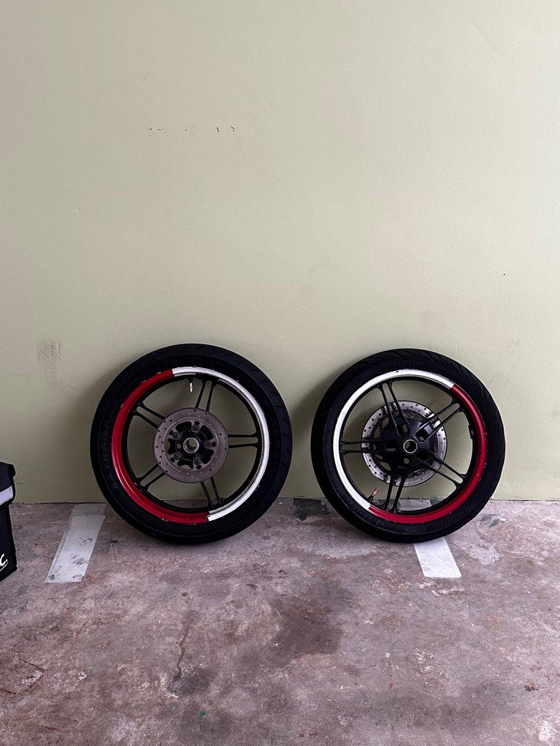 R15 V2 Stock rims w tyre, Motorcycles, Motorcycle Accessories on Carousell