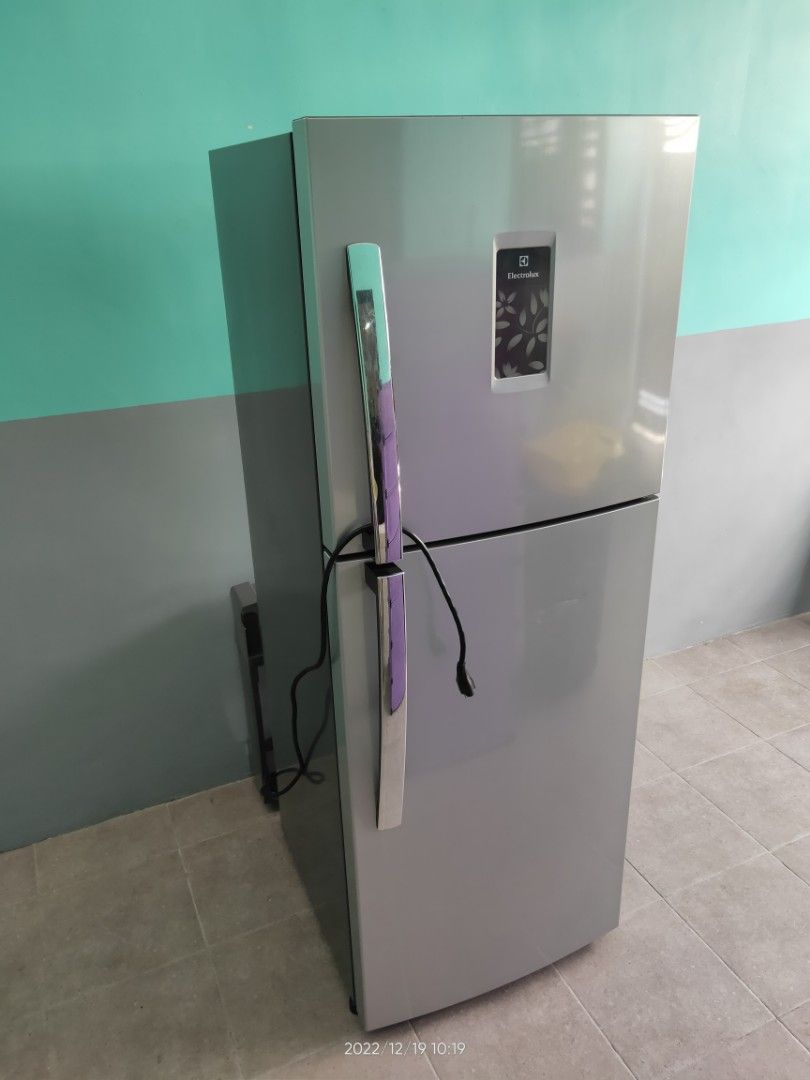 RUSH AND NEGOTIABLE Electrolux Frost-Free Refrigerator-Freezer (8.0 cu. ft), TV & Home ...