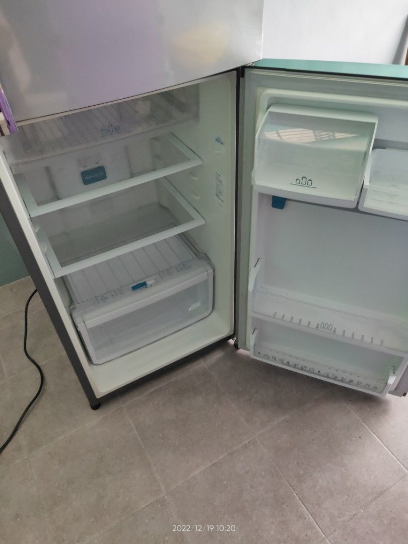 RUSH AND NEGOTIABLE Electrolux Frost-Free Refrigerator-Freezer (8.0 cu. ft), TV & Home ...