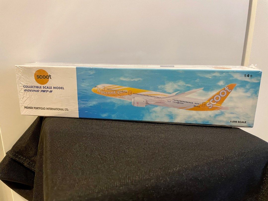 Scoot Boeing 787-9 Aircraft Model, Hobbies & Toys, Toys & Games on ...