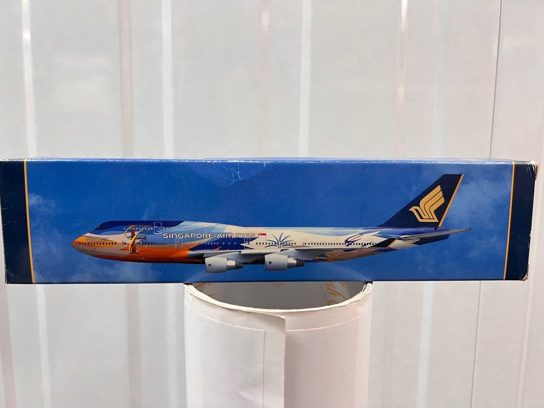 SIA vintage aircraft model 747-400 Rainbow Series, Hobbies & Toys ...
