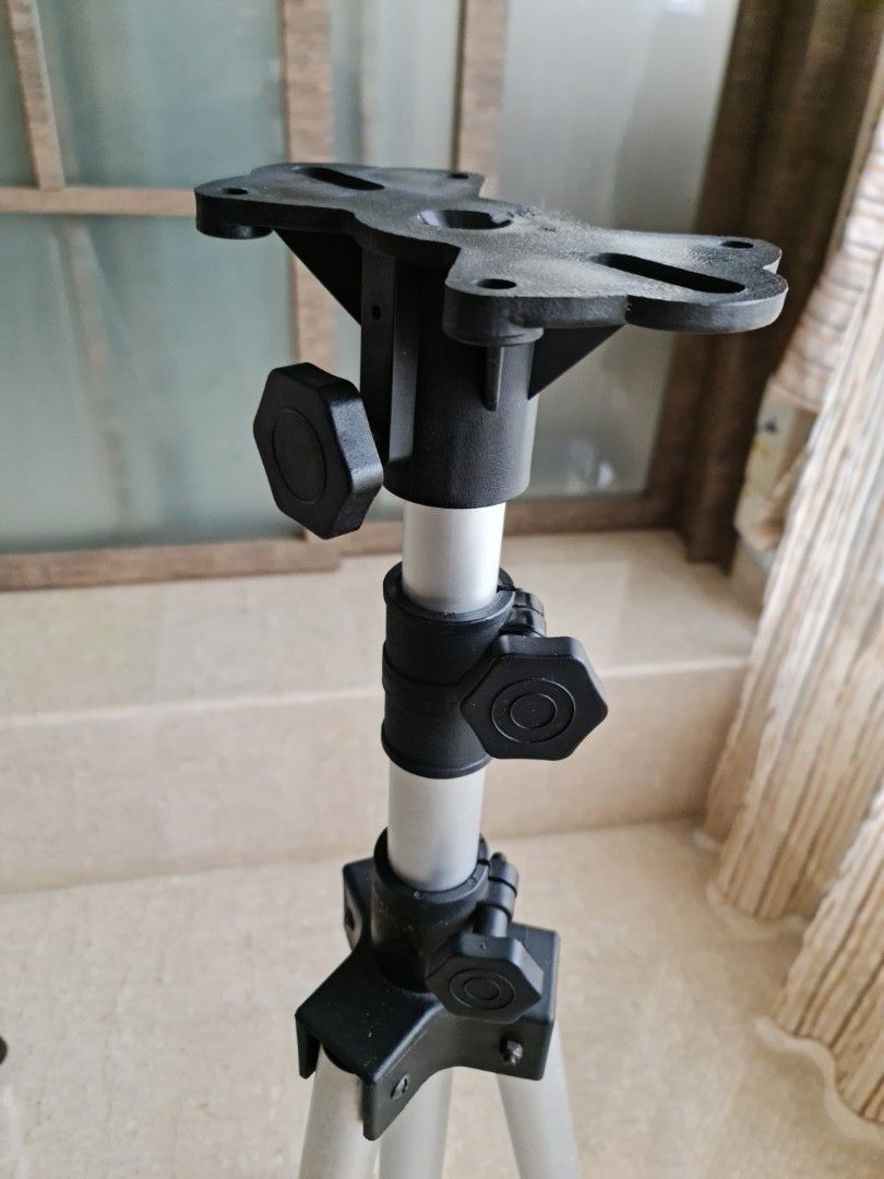 Extendable Max 2m Tall Tripod x2, Photography, Photography Accessories ...