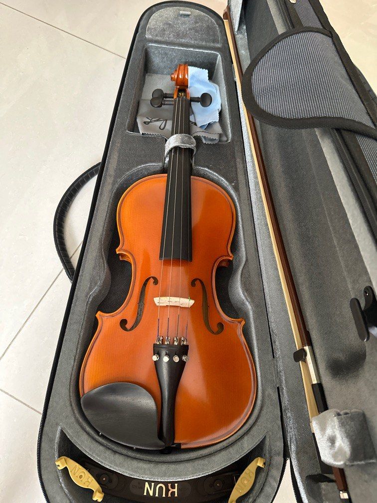 Yamaha V-5 Beginner Violin 4/4, Hobbies & Toys, Music & Media, Musical Instruments on Carousell