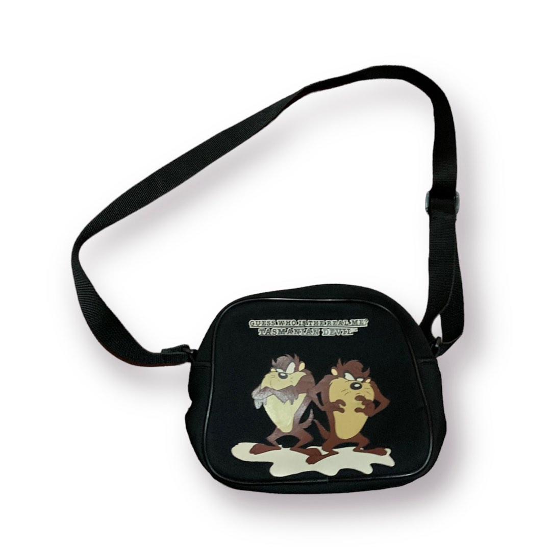 1992 Taz Tazmanian Devil Looney Tunes Sling bag, Men's Fashion, Bags ...