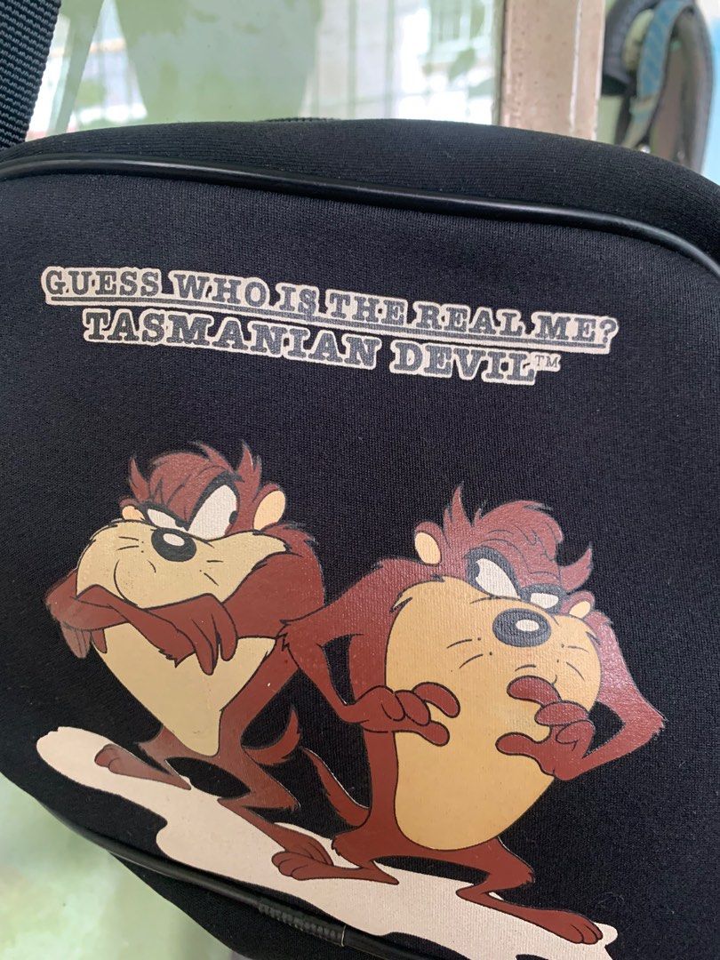 1992 Taz Tazmanian Devil Looney Tunes Sling bag, Men's Fashion, Bags ...