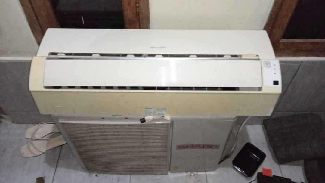 AC Sharp 1/2 pk loww watt, Elektronik, Lainnya di Carousell