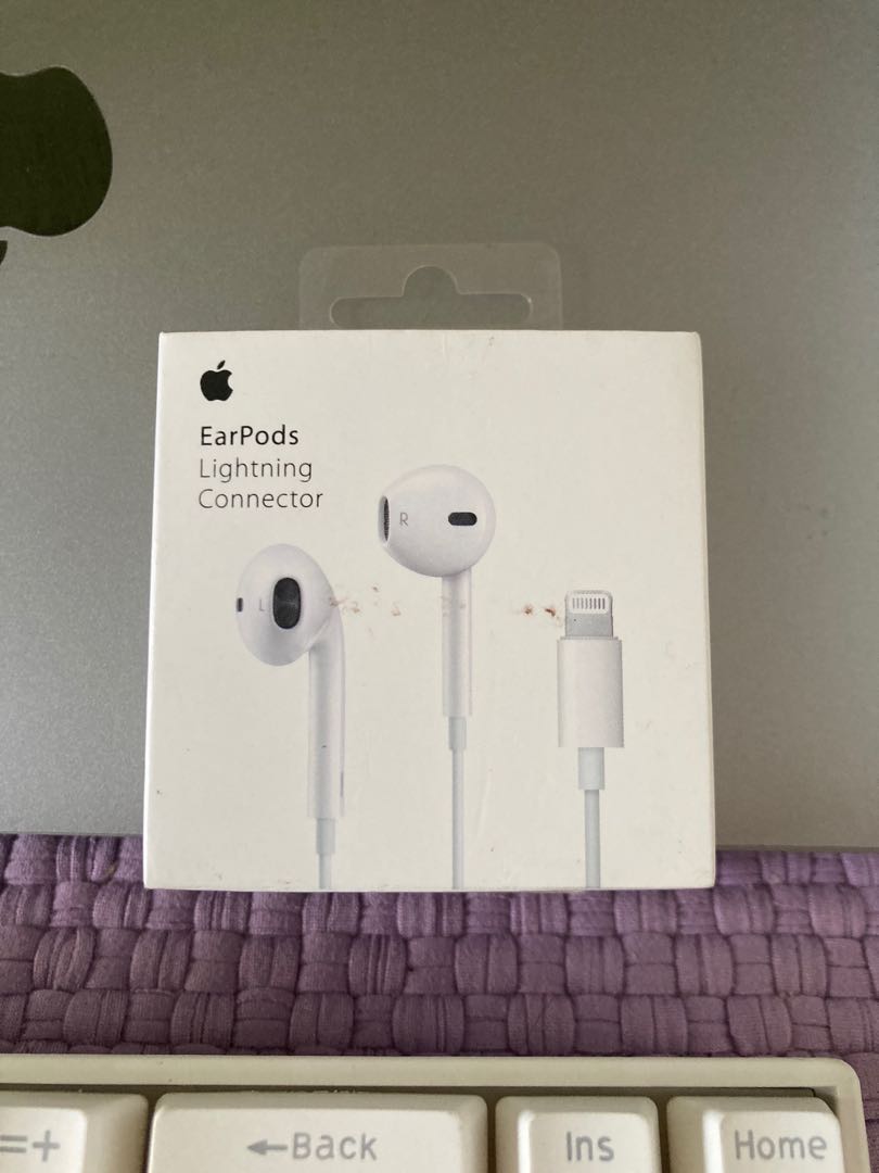 Apple Earpods Lightning Connector WITH FLAW, Audio, Earphones on Carousell