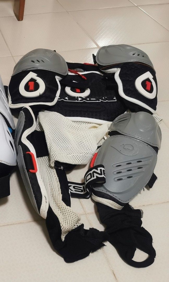 Body armour 661 pressure Suit Comp, Sports Equipment, Bicycles & Parts ...