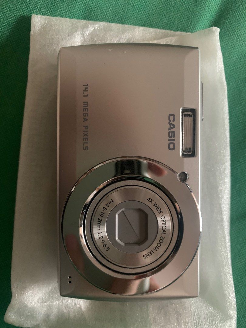 Casio QV-R100 digital camera, Photography, Cameras on Carousell