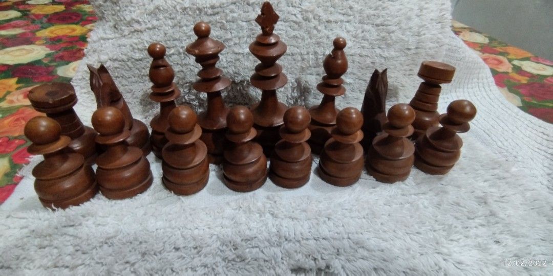 Complete chess pieces narra wood 5" inches wala po itong board, Hobbies ...