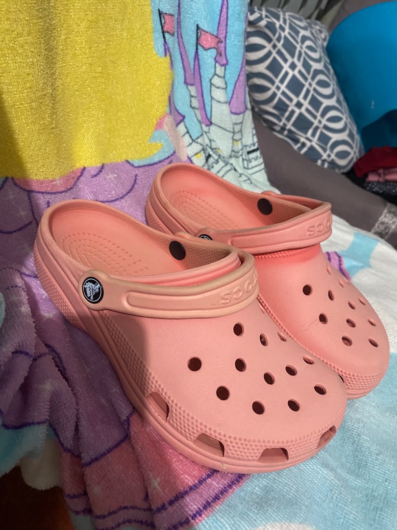 Crocs, Women's Fashion, Footwear, Flats & Sandals on Carousell