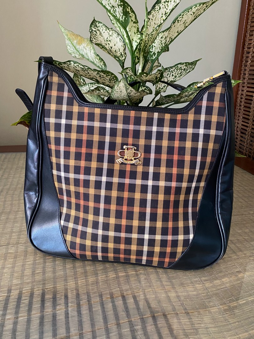 Daks London, Women's Fashion, Bags & Wallets, Shoulder Bags on Carousell