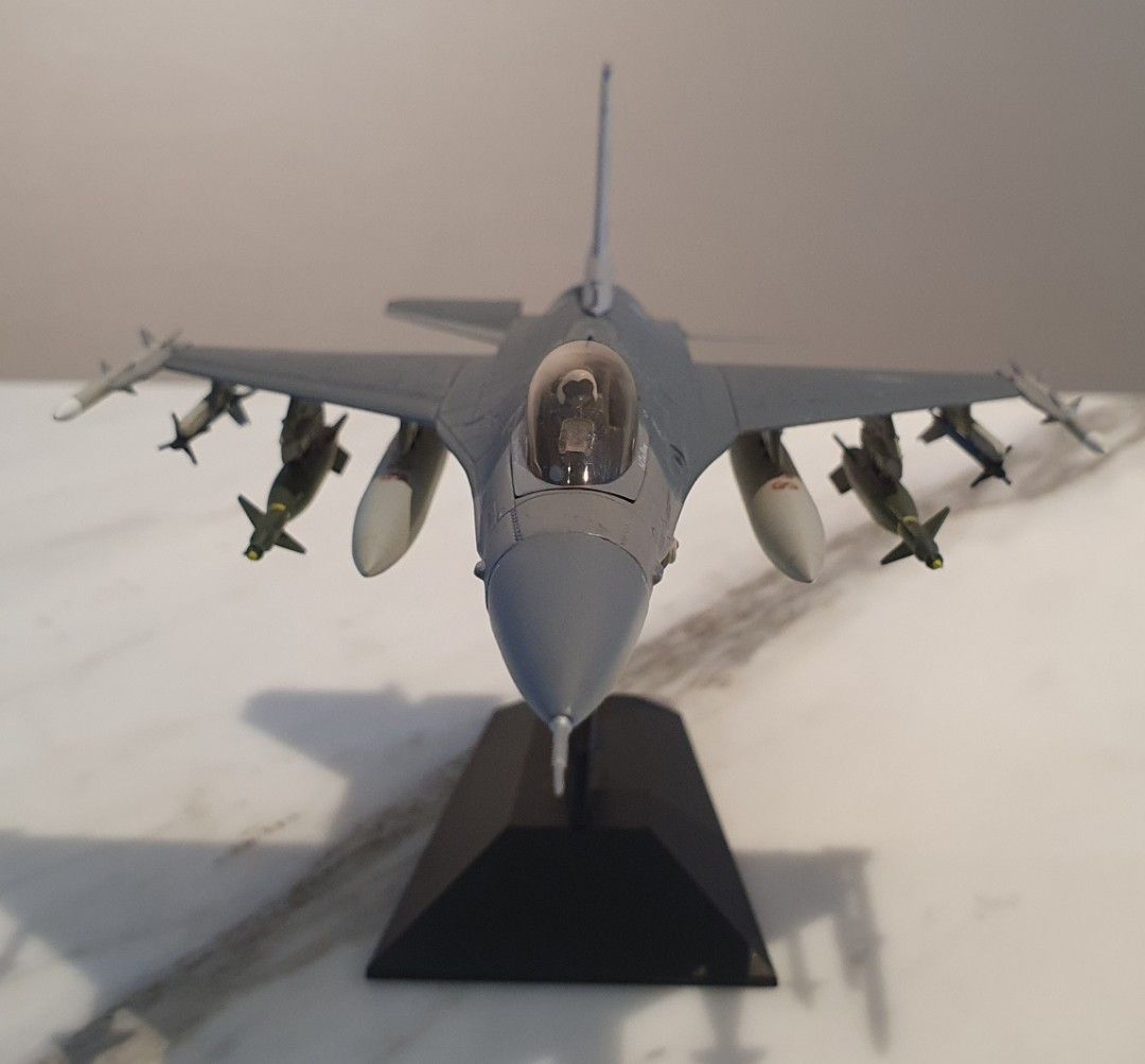 Dragon Models 1:72 Warbirds 50037 Lockheed F-16C Fighting Falcon ...