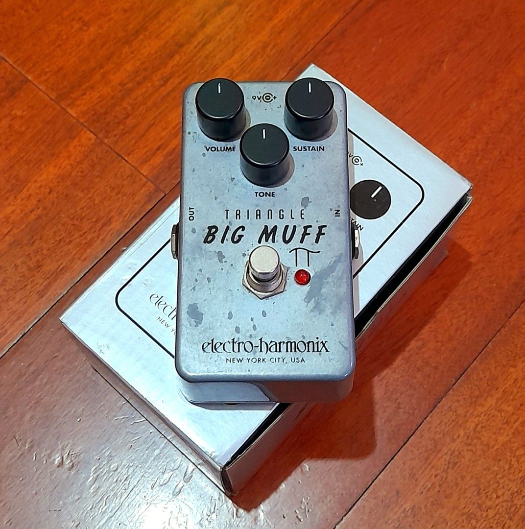 FSO: EHX Triangle Big Muff Fuzz Distortion Pedal, Hobbies & Toys, Music ...