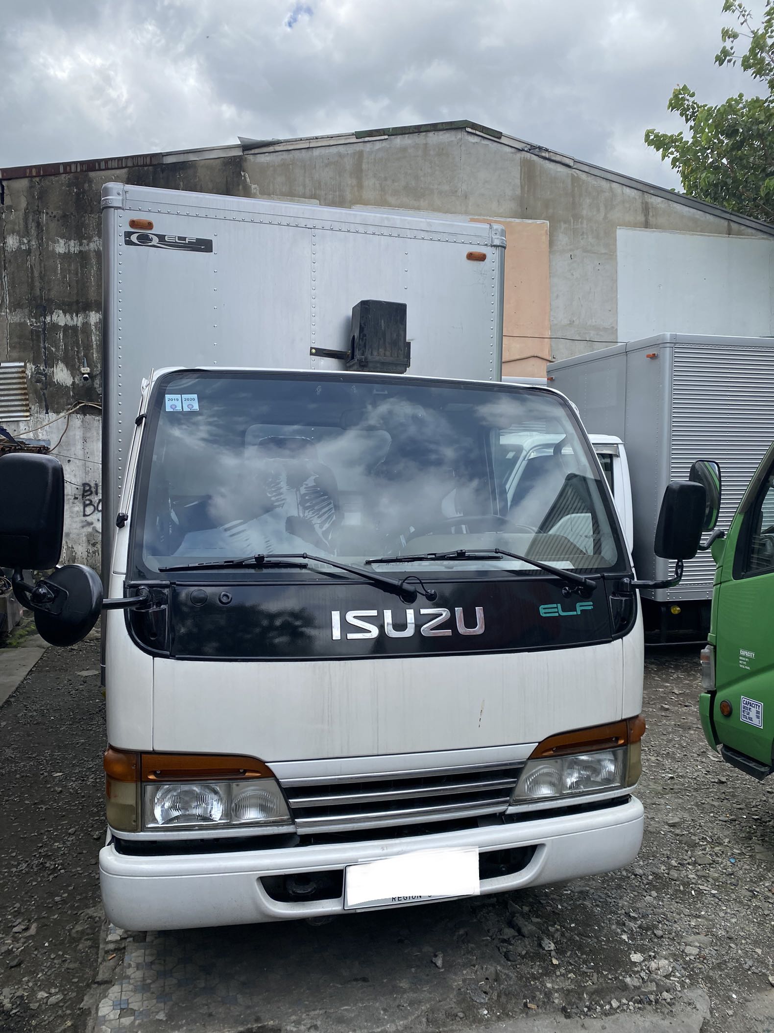 Isuzu nkr 4hf1 10ft aluminum closed van vs fuso canter dropside japan ...