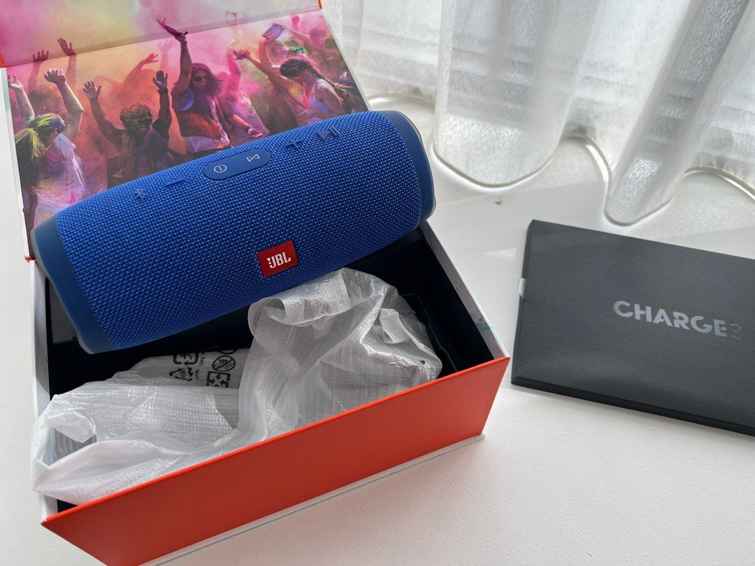 JBL Charge Review: Waterproof Bluetooth Speaker Plays