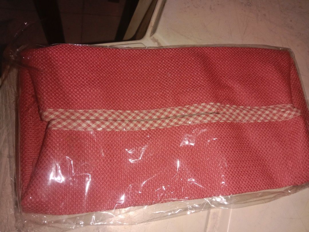 Lagayan Ng tissue, Women's Fashion, Bags & Wallets, Purses & Pouches on ...