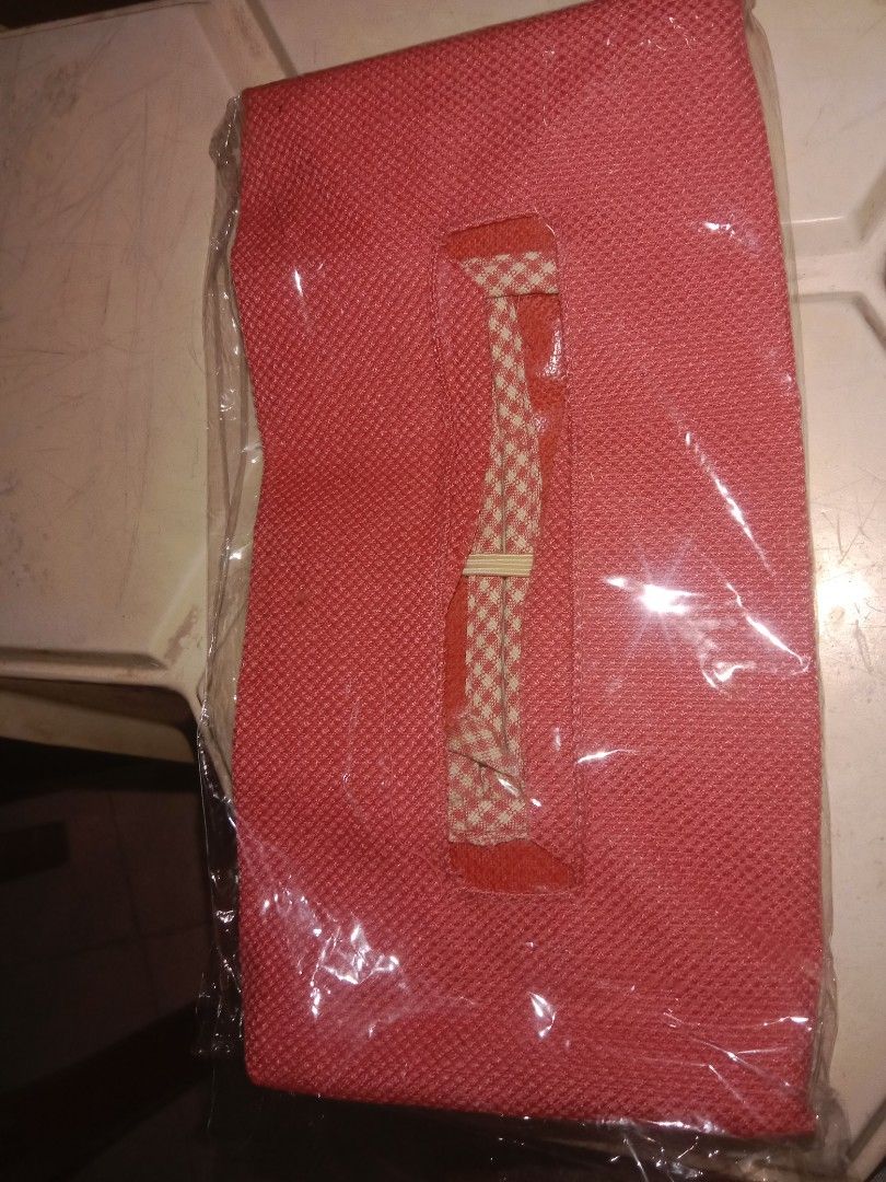 Lagayan Ng tissue, Women's Fashion, Bags & Wallets, Purses & Pouches on ...