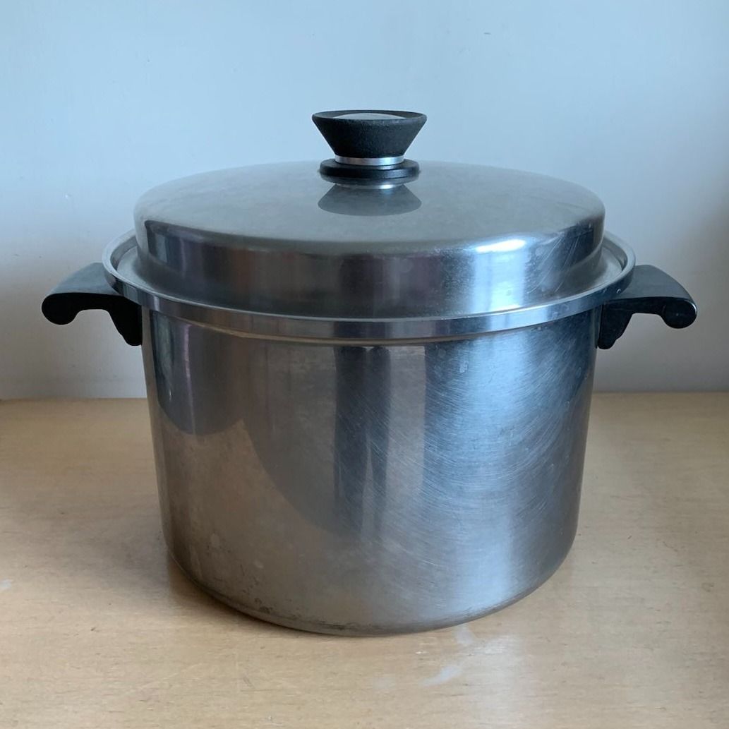 Large stainless steel cooking pot by Amway, 傢俬＆家居, 廚具和餐具, 炊具及配件 - Carousell