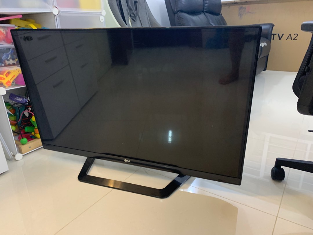 LG 42inch - Screen with lines, TV & Home Appliances, TV & Entertainment ...