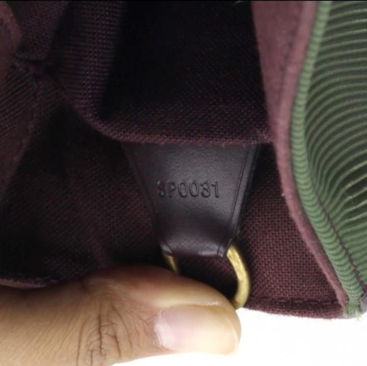 Louis vuitton viktor taiga, Fesyen Pria, Tas & Dompet , Tas Selempang ...