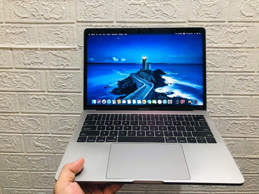 Macbook Pro (13-inch, 2017, Two Thunderbolt 3 Ports) 8GB RAM 128 SSD Os ...
