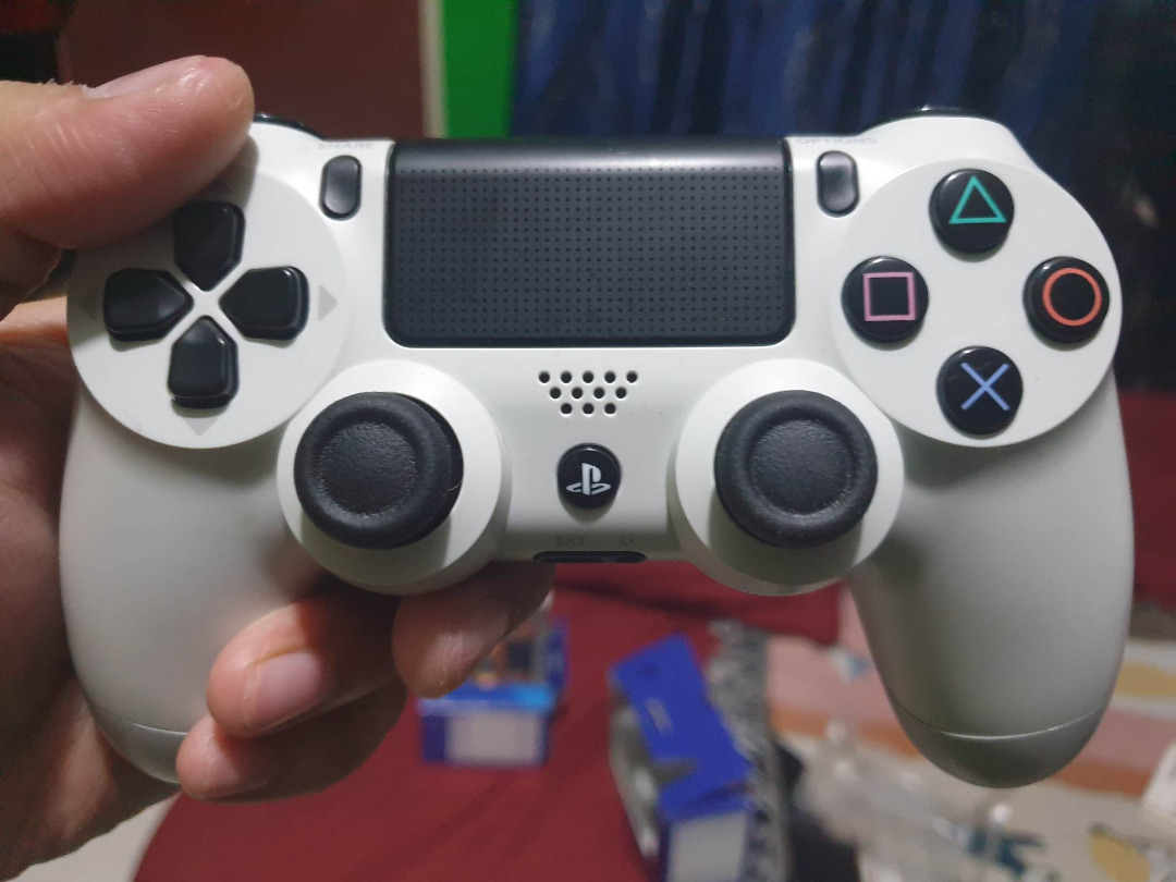 PS4 Controller(White) - ORIGINAL!!!, Video Gaming, Video Game Consoles ...