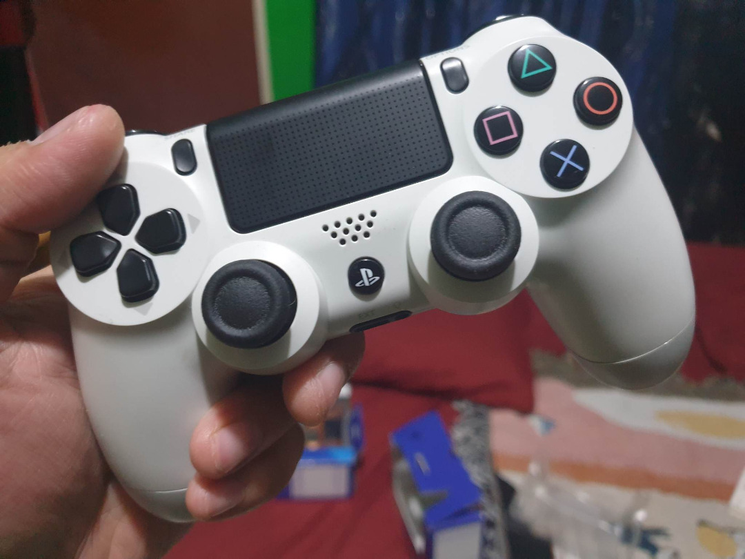 PS4 Controller(White) - ORIGINAL!!!, Video Gaming, Video Game Consoles ...