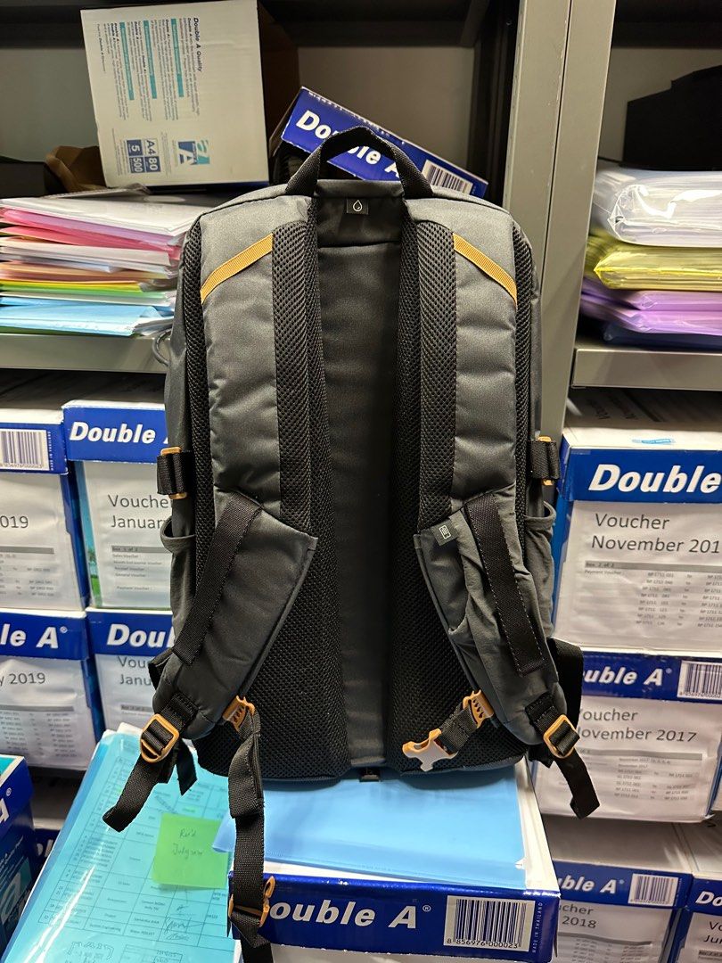 QUECHUA Country Walking Backpack NH550 20L 45 x 25 x 20 cm, 男裝, 袋, 背包 - Carousell