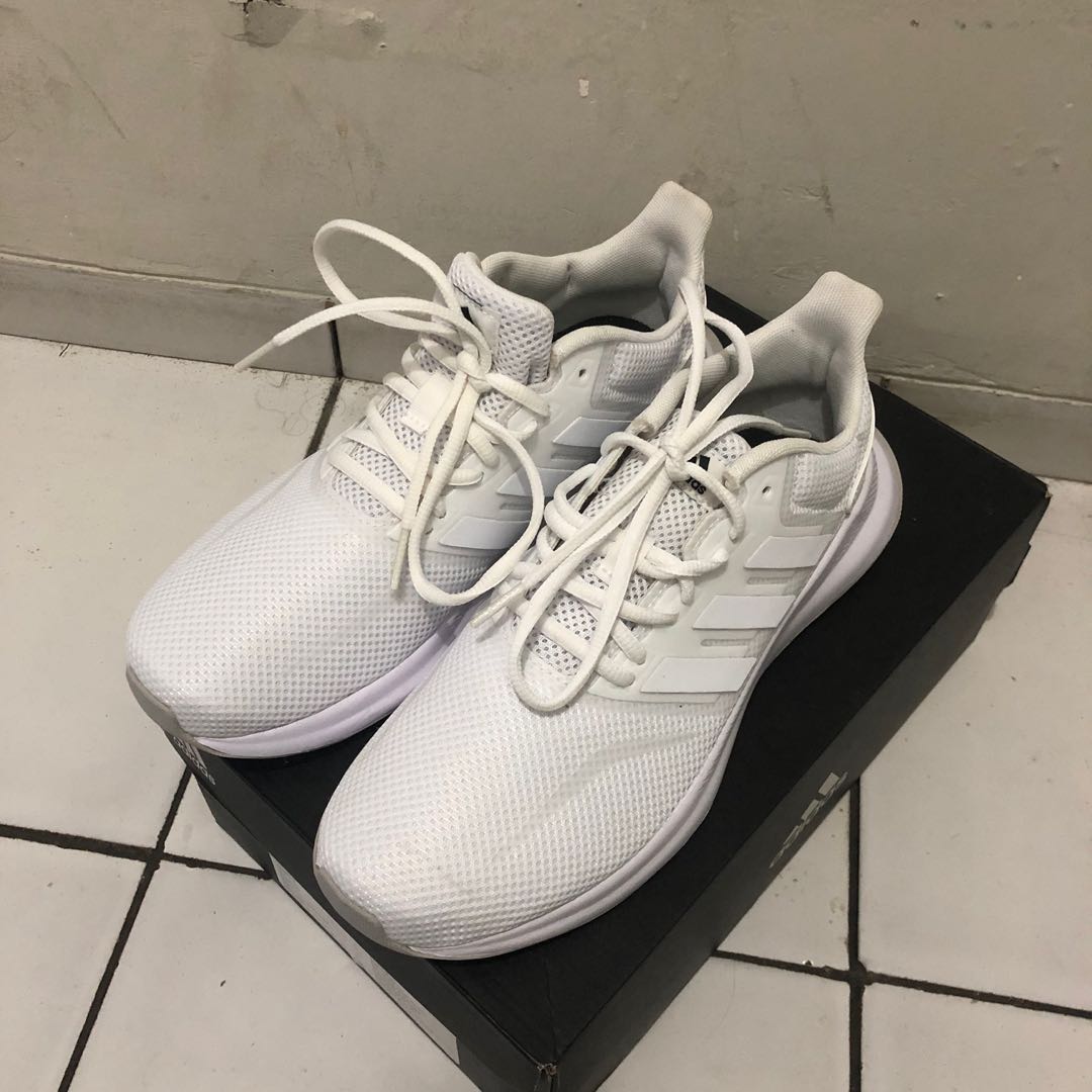 Sepatu Adidas Putih, Fesyen Wanita, Sepatu di Carousell