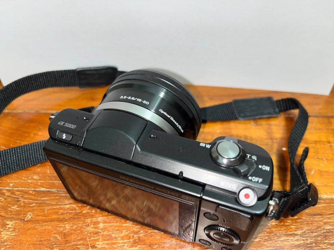 Sony Alpha a5000 APS-C mirrorless camera with 16-50mm Power Zoom Lens ...