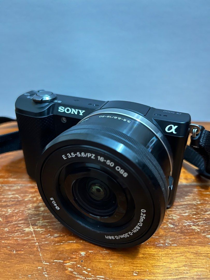 Sony Alpha a5000 APS-C mirrorless camera with 16-50mm Power Zoom Lens ...