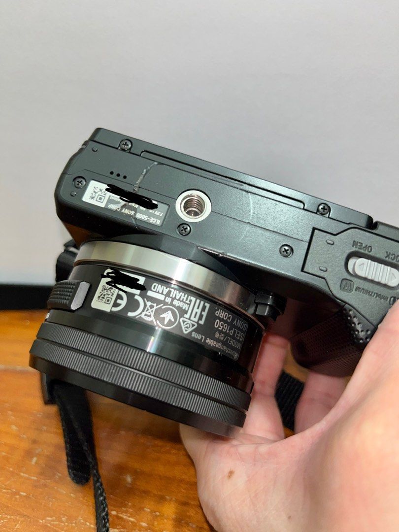 Sony Alpha a5000 APS-C mirrorless camera with 16-50mm Power Zoom Lens ...