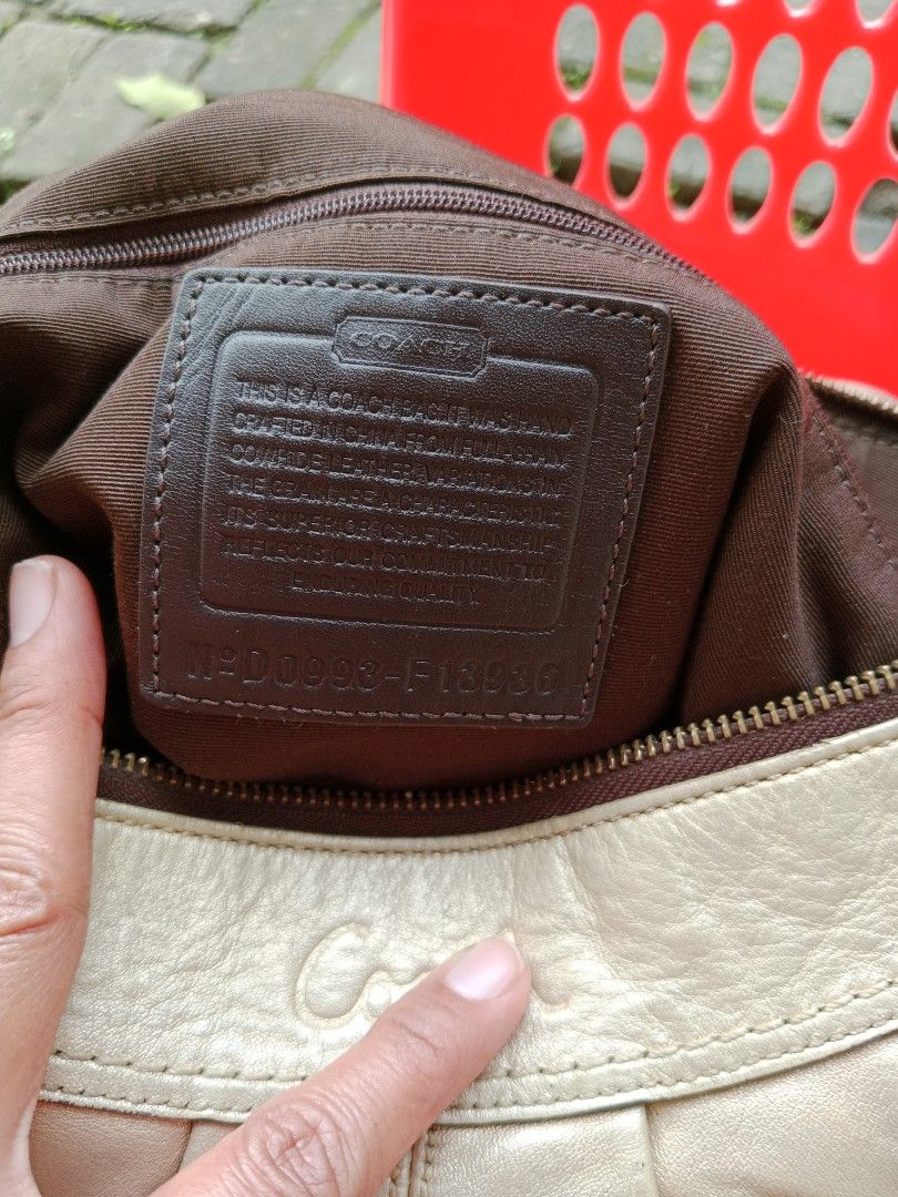 Tas Coach kulit asli salee nettt!, Fesyen Wanita, Tas & Dompet di Carousell