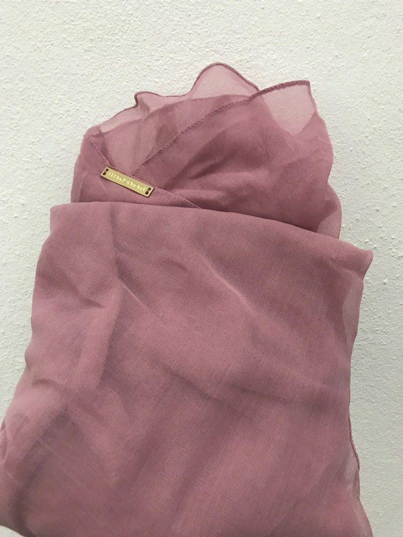 Tudung ruffle lilit curve, Women's Fashion, Muslimah Fashion, Hijabs on ...