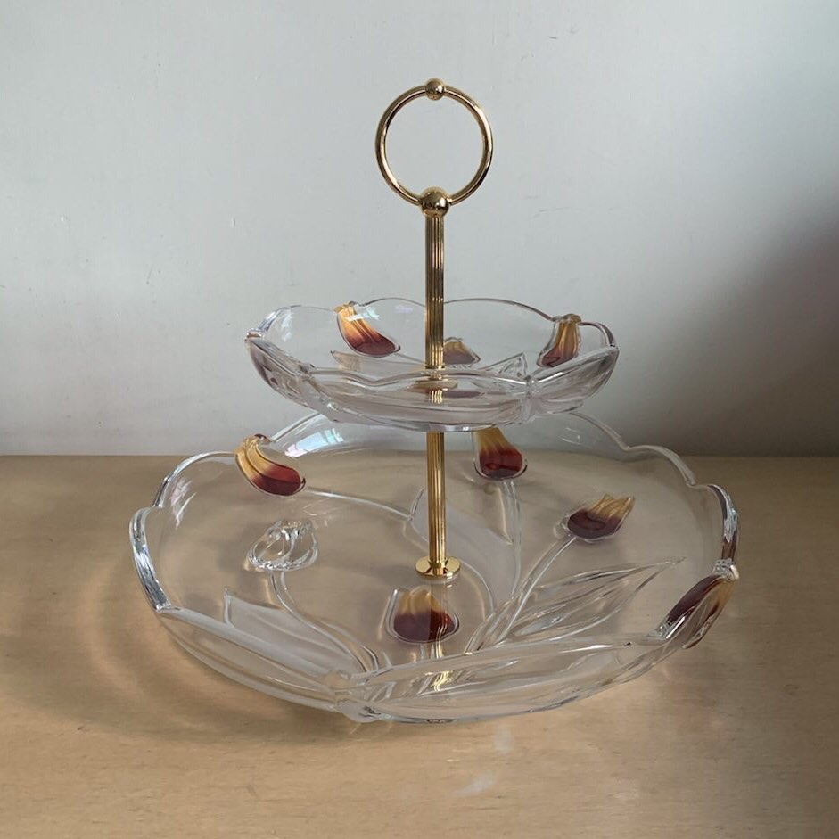Two tier afternoon tea serving set, 傢俬＆家居, 廚具和餐具, 其他廚具和餐具 - Carousell