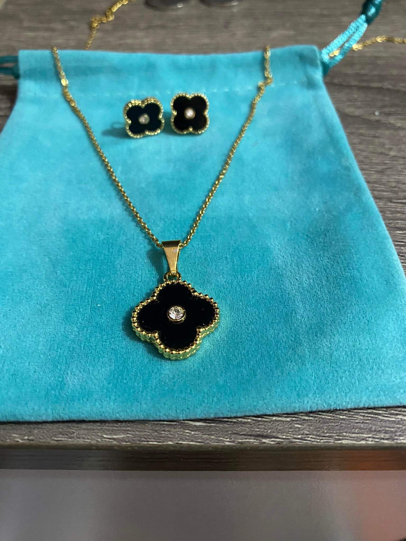 Vca with stone set, Women's Fashion, Jewelry & Organizers, Necklaces on ...